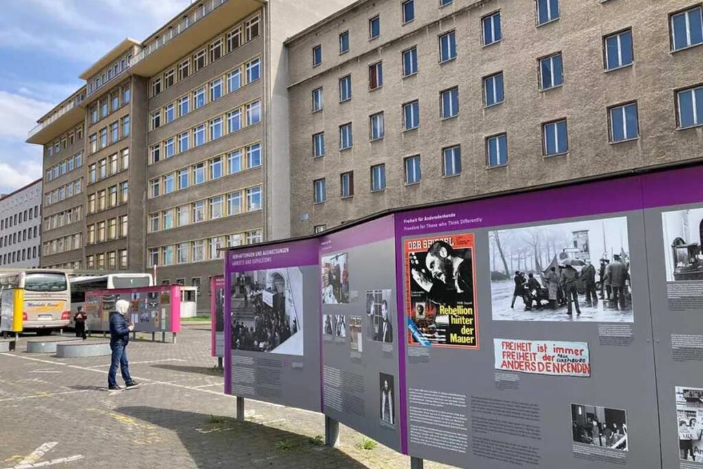 BLCKBX of Lighthouse TV? – EZAZ radio moddergat